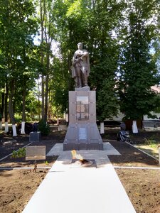 Братская могила советских воинов, погибших в боях с фашистскими захватчиками (Belgorod Region, Shebekinskiy munitsipalny okrug, selo Belyanka), anıt, heykel  Belgorodskaya oblastından