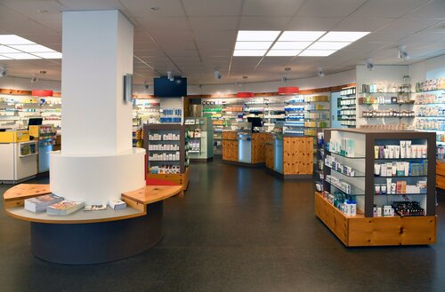 Eczaneler Dropa Drogerie Apotheke Bonaduz, Graubunden, foto