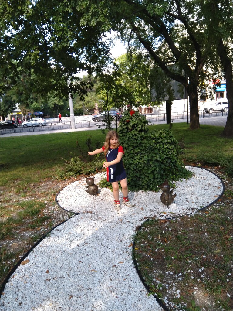 Dekorasyon ve süsleme, onur panosu Клумба Курица и цыплята, Novorossiysk, foto