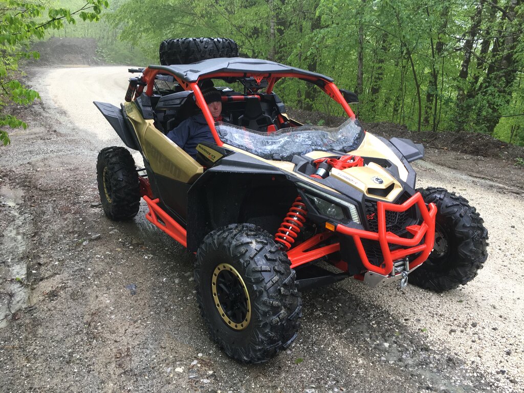 Arazi taşıtları, su araçları, kar araçları Gory Zovut, Soçi, foto