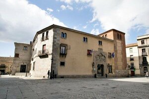 Hotel Palacio de Valderrábanos (Plaza Catedral No:9, Avila), otel  Avila'dan