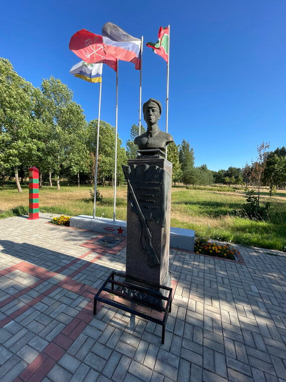 Anıt, heykel Пограничник Андрей Иванович Коробицын, Sestroretsk, foto