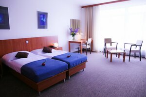 Academic Hotel & Congress Centre (Karlovarský kraj, Sokolov, Loket, Tyršovo náměstí), otel  Orta Bohemya Bölgesi'nden