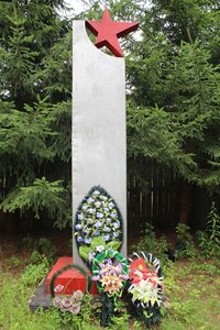 Воинам-землякам, погибшим на фронтах Великой Отечественной войны (Smolensk Region, Yershichskiy munitsipalny okrug, derevnya Blinnyye Kuchi), anıt, heykel  Smolenskaya oblastından