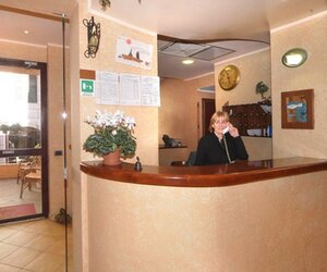 Residence del Mare (Liguria, Provincia di Savona, Via Cristoforo Colombo, 54), otel  Finale Ligure'den