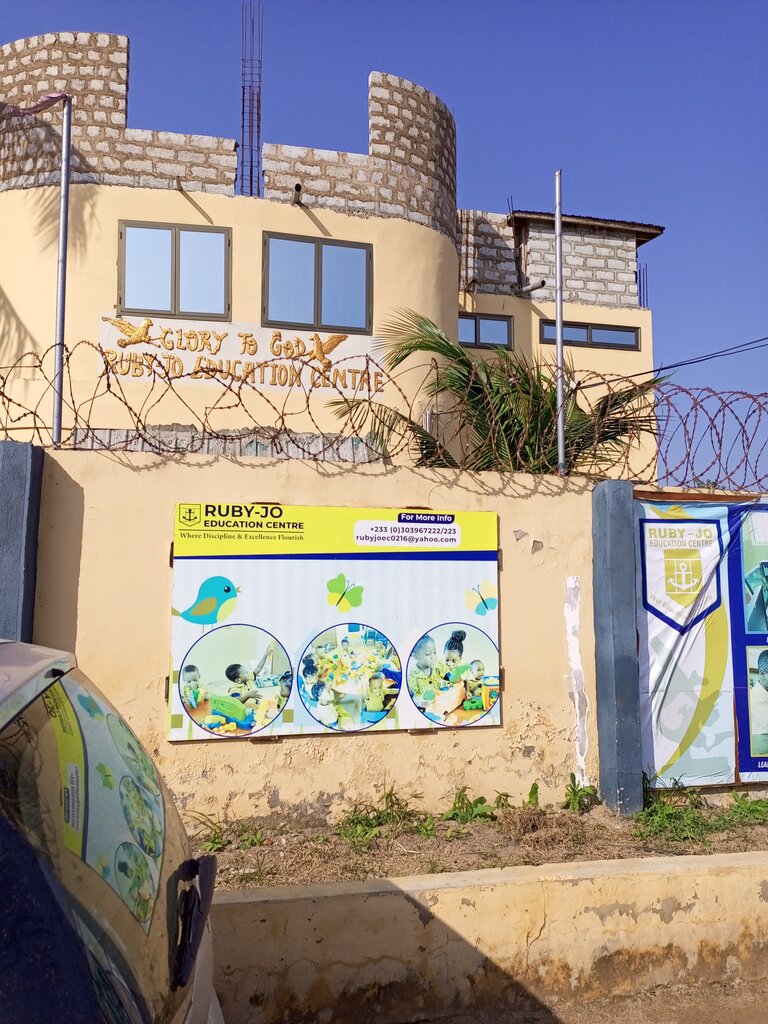 Ortaokul Ruby-jo Education Centre, Dünya, foto