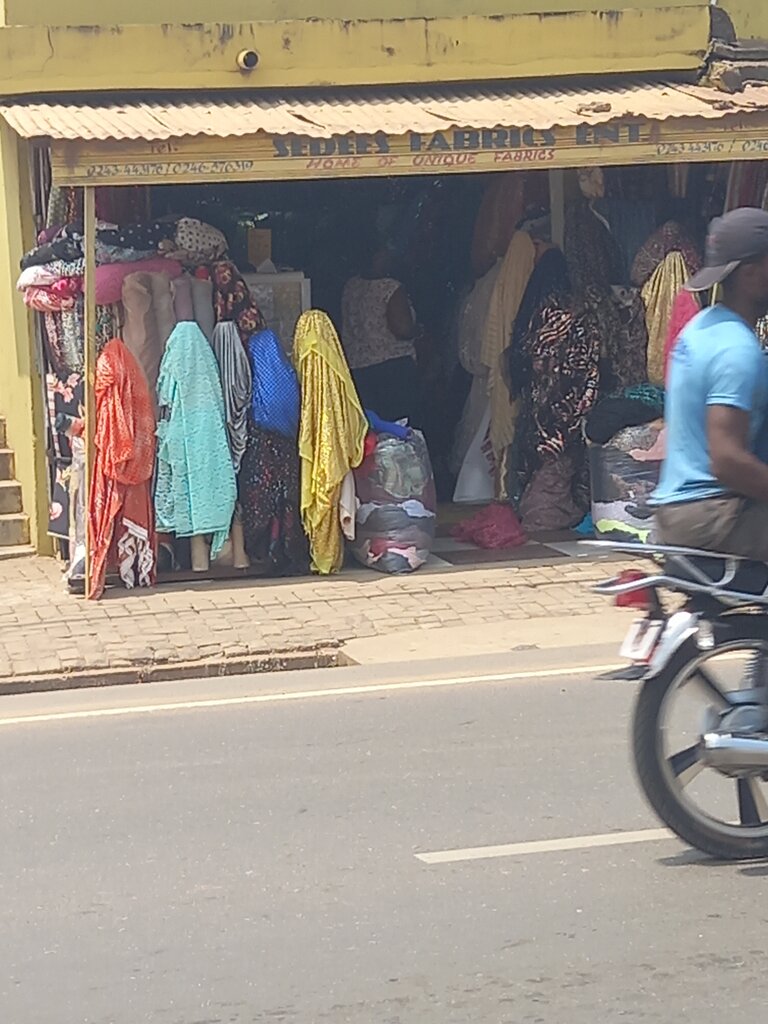 Giyim mağazası Sedees fabric, Akra, foto