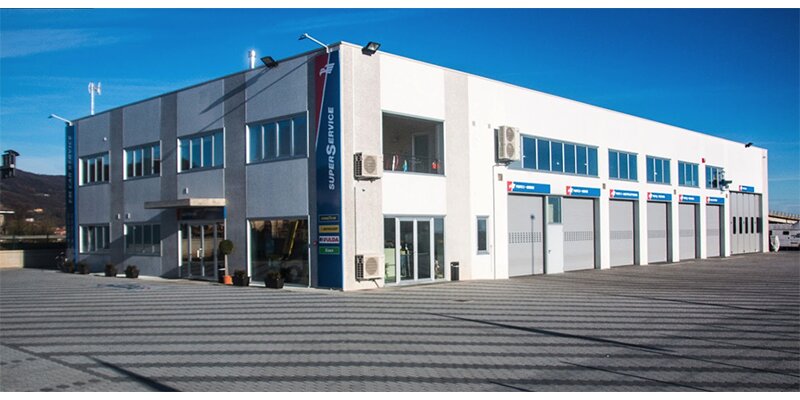 Jant ve lastikçiler Em Car Service, Piyemonte, foto