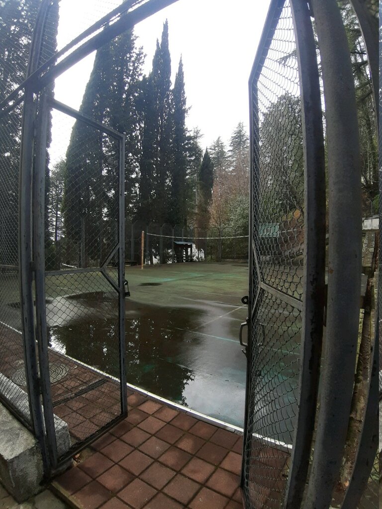 Spor alanı Волейбольная и баскетбольная площадка, Soçi, foto
