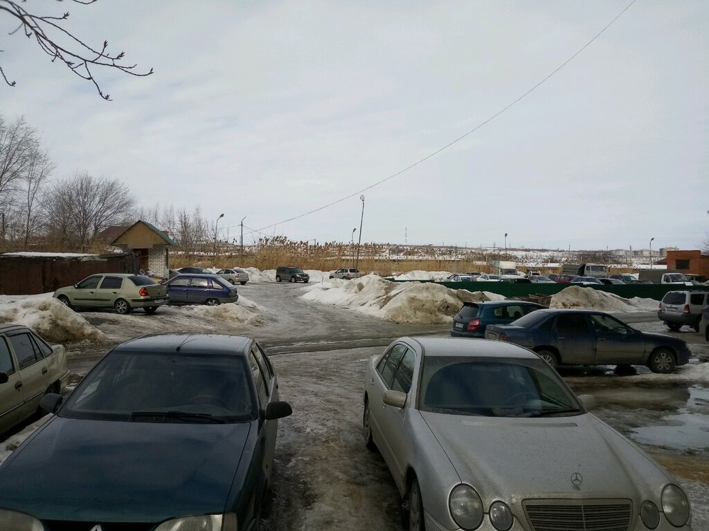 Otoparklar Автостоянка на улице Лебедева-Кумача, Saratov, foto