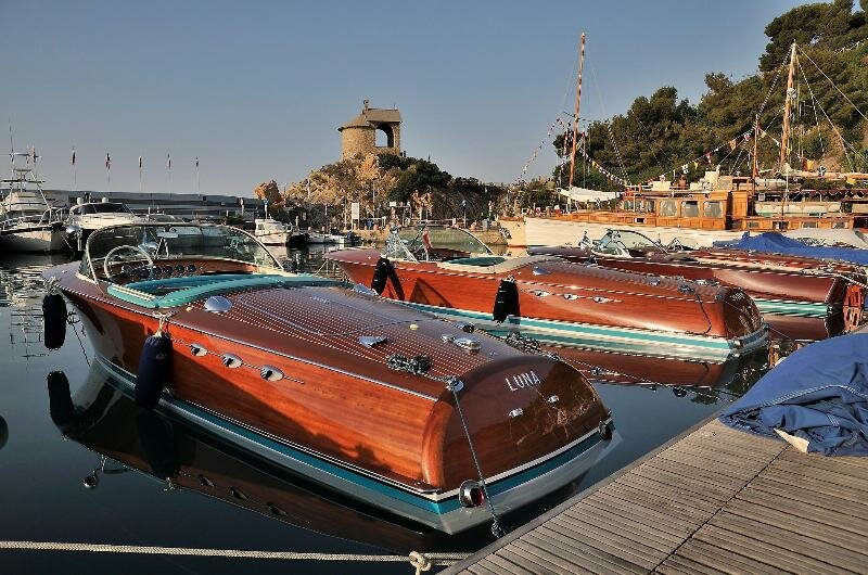 Tekne, kayık, yat Porto Marina di Alassio, Ligurya, foto
