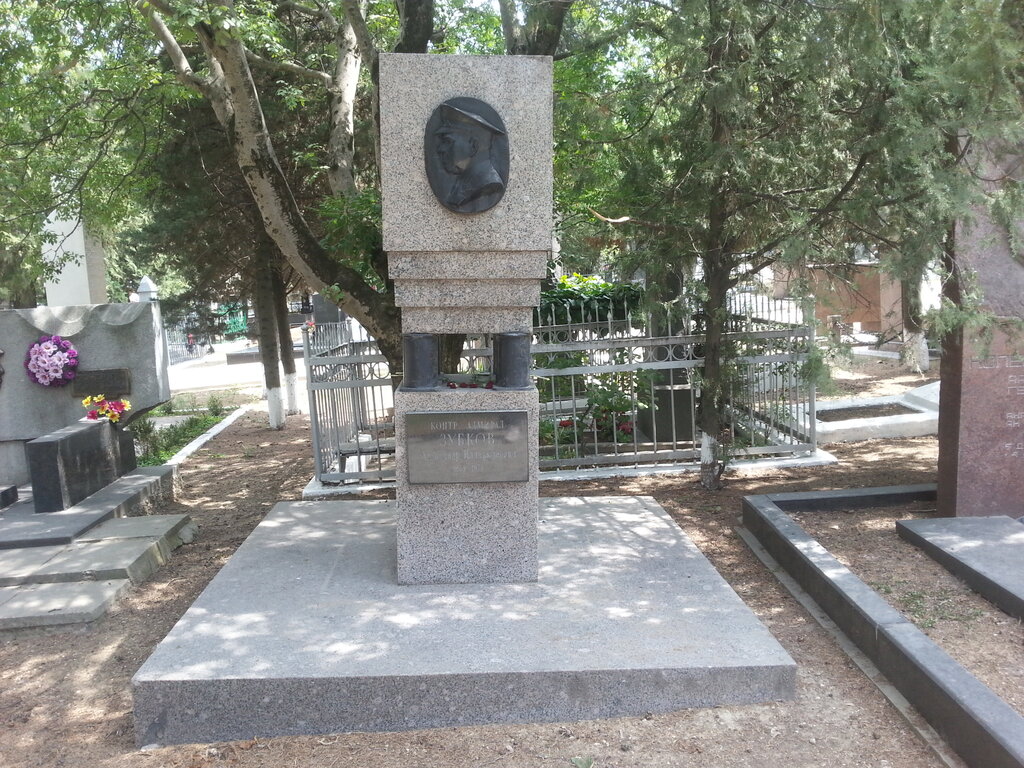 Ünlü kişilerin mezarları Контр-адмирал А.И. Зубков, Sevastopol, foto
