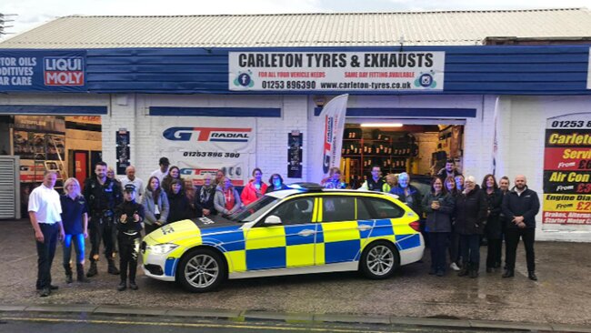 Otomobil ekspertizi Carleton Tyre & Exhausts, İngiltere, foto