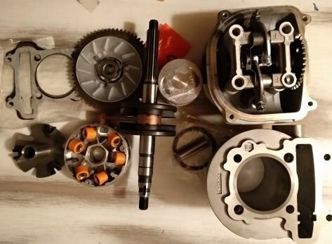 Motosiklet yedek parçaları Scooter-ani, Moskova, foto