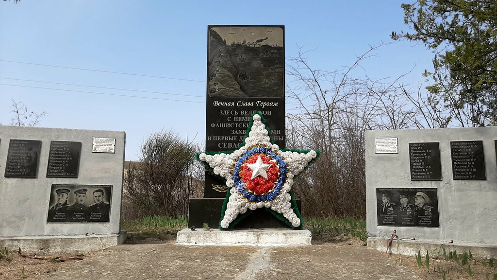 Anıt, heykel Курсантам военно-морского училища береговой обороны имени ЛКСМУ, Kırım Cumhuriyeti, foto