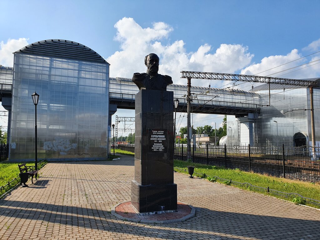 Anıt, heykel А.А. Серебряков, Lyuban, foto