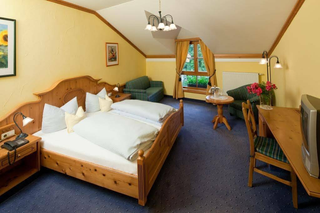 Otel Gasthof Schwarz, Bavyera, foto