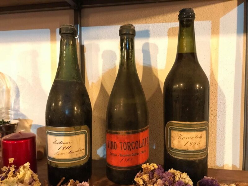Şarap ve içki toptan satışları Cantina Patrizia Cadore, Lombardiya, foto