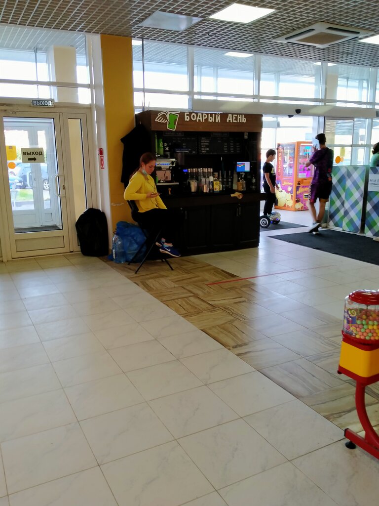 Al götür kahve Bodryi den coffee-to-go, Lobnia, foto