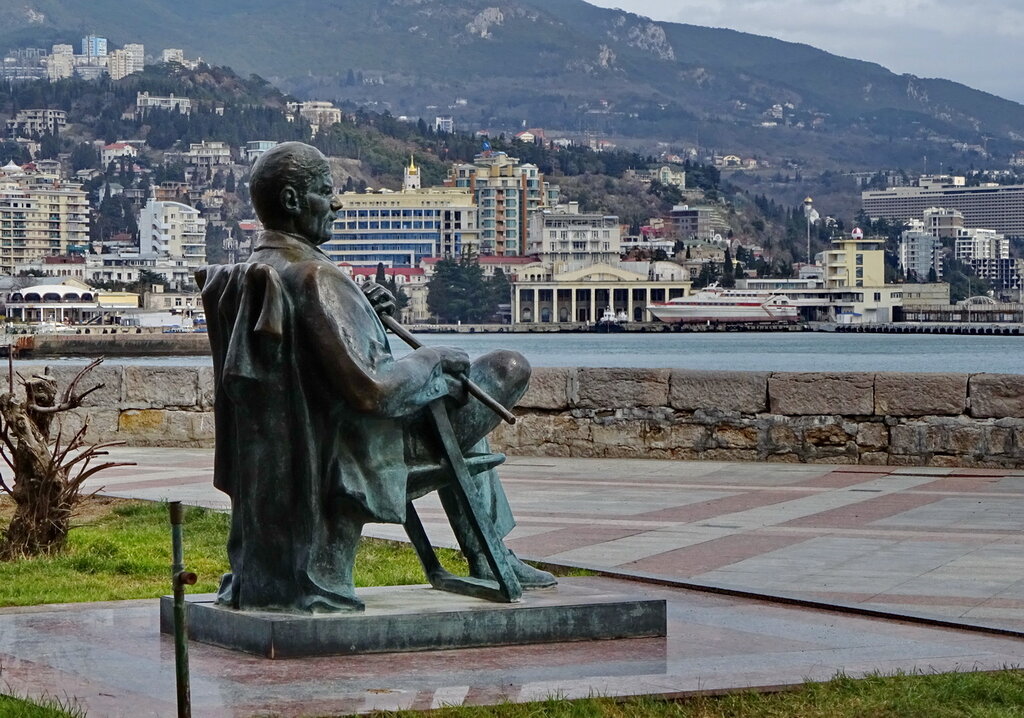 Anıt, heykel М. Пуговкин, Yalta, foto
