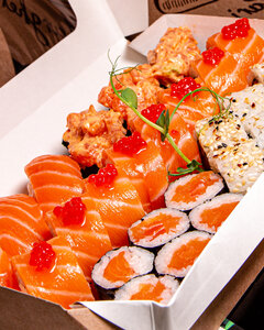 Sushifornia (Nevskaya Street No:19, Zavokzalniy Microdistrict), suşi restoranı  Soçi'den