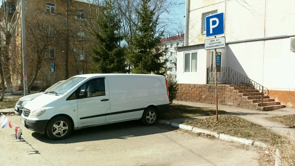 Otoparklar Parking lot, Omsk, foto