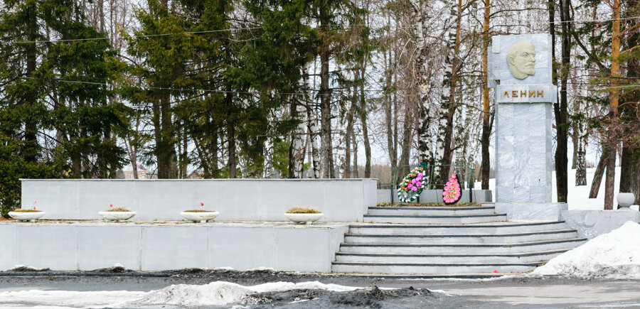 Anıt, heykel В.И. Ленин, Niazepetrovsk, foto