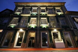 8 Villas Hotel & Bistrô (Rua de Sousa Trepa No:2, Santo Tirso), otel  Porto'dan