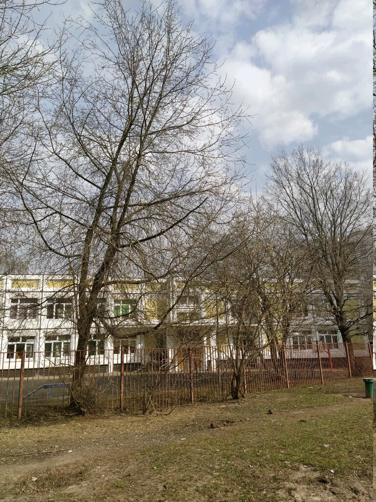 Bisiklet park yerleri Velosipednaya parkovka № 34098 Shkola № 947, Moskova, foto