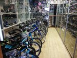 Avto-Velo-Moto (Kochetova Street No:14к1, Zapadniy District), bisiklet mağazaları  Velikiy Novgorod'dan