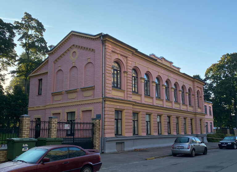 Ortaokul Skola, Riga, foto