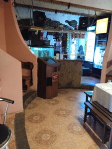 Кафе Замок (ulitsa Uritskogo No:57, Urban-type Settlement of Beloomut), kafe  Moskova ve Moskovskaya oblastından