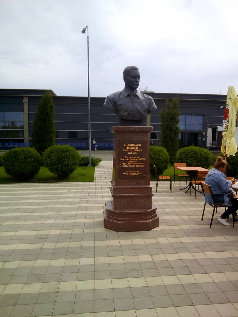 Anıt, heykel Владимир Константинович Коккинаки, Krasnodarski krayı, foto