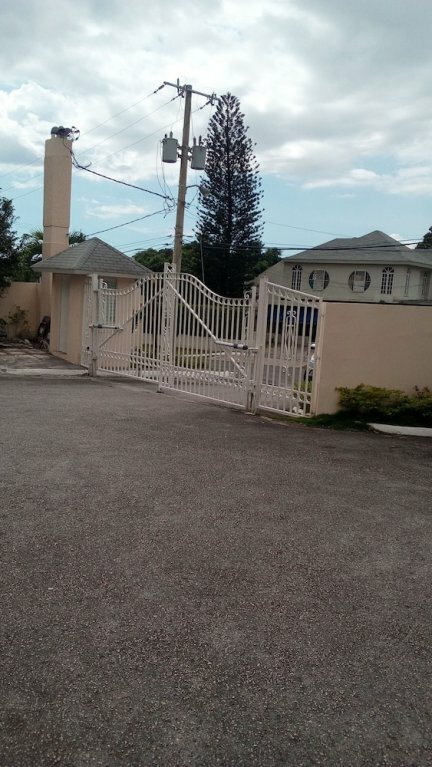 Otel Imanistayone, Kingston, foto