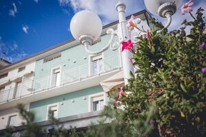 Hotel Ronchi (Emilia-Romagna, Ravenna, Cervia, Lungomare Grazia Deledda), otel