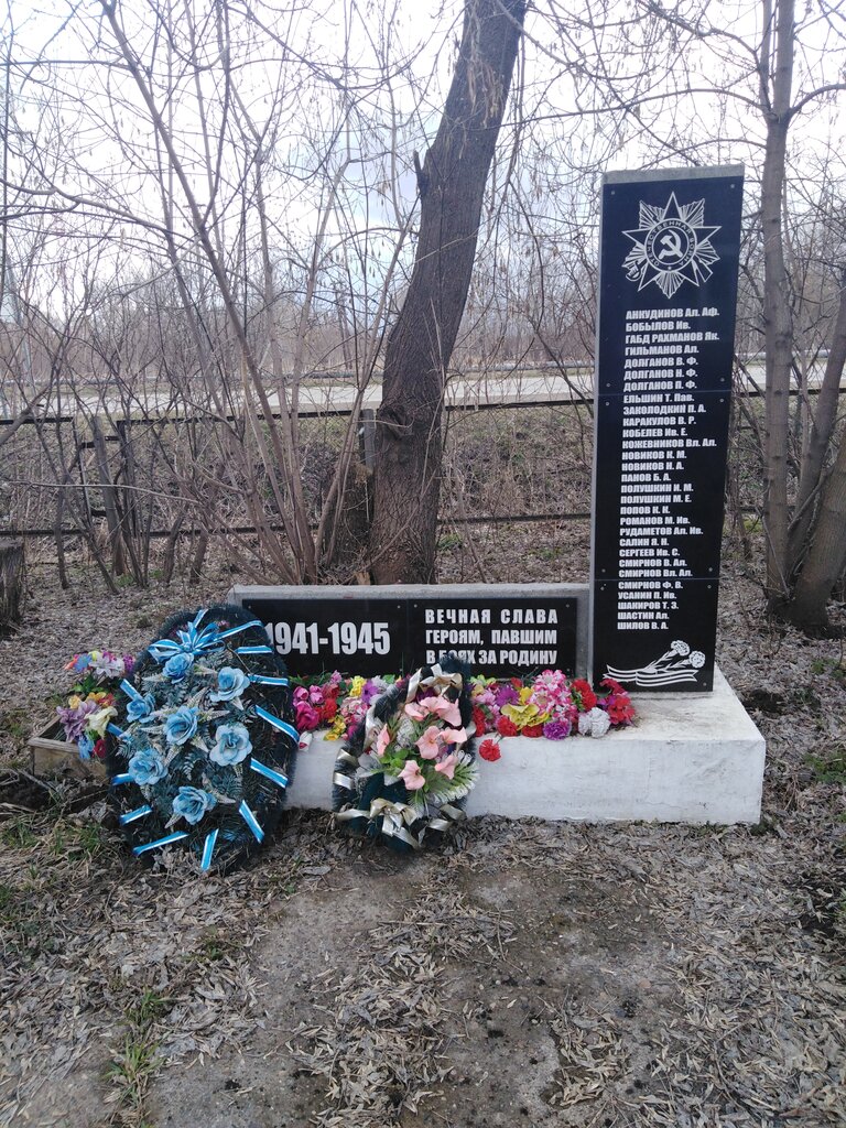 Anıt, heykel Воинам-односельчанам, погибшим в годы Великой Отечественной войны, Permski krayı, foto