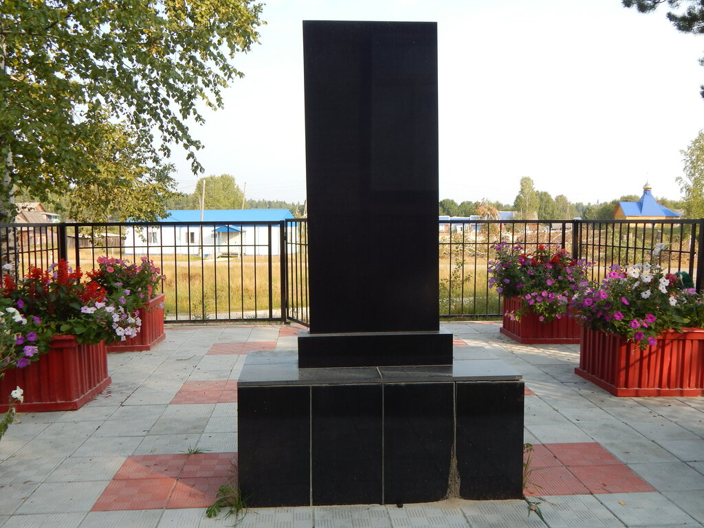 Anıt, heykel Воинам-землякам, погибшим в годы Великой Отечественной войны, Tomskaya oblastı, foto