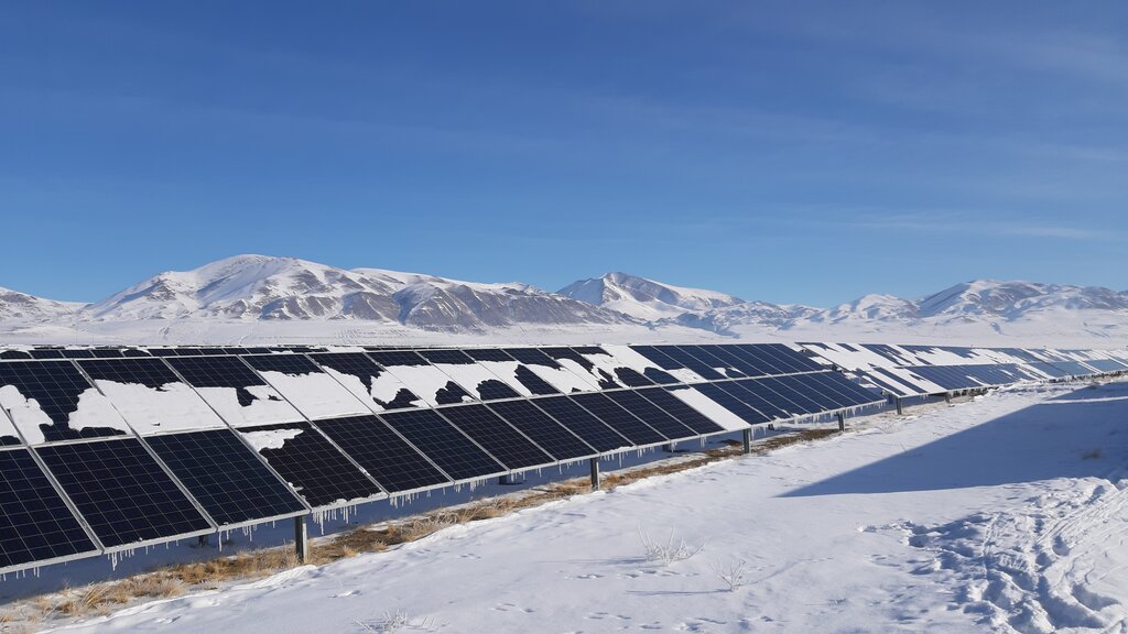 Elektrik santrali Кош-Агачская солнечная электростанция, Altay Cumhuriyeti, foto