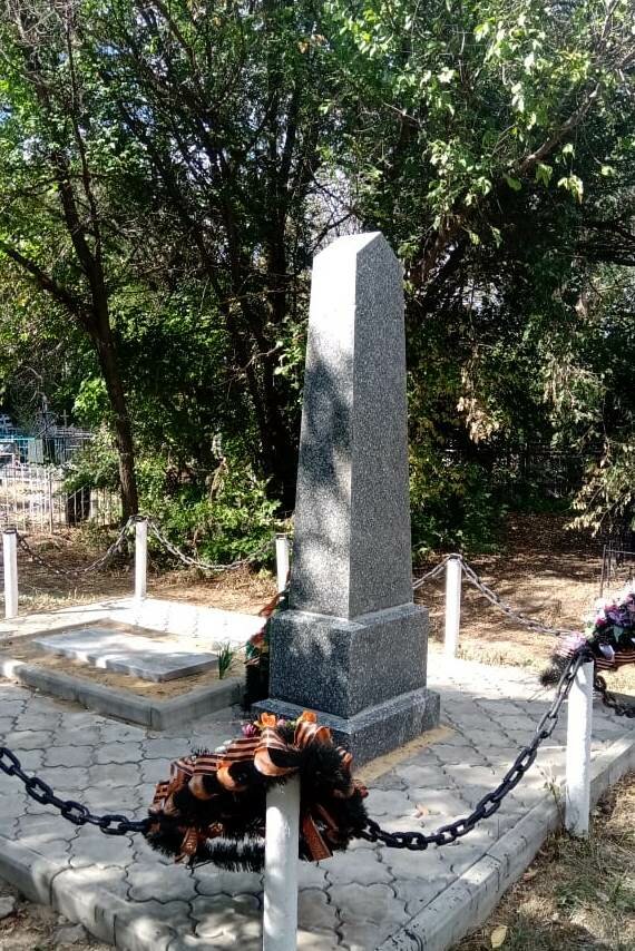 Anıt, heykel Братская могила, Saratovskaya oblastı, foto