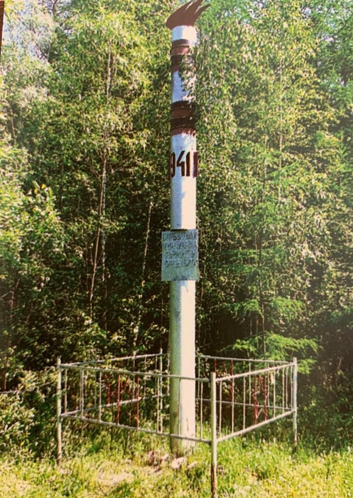Anıt, heykel Обелиск пешего перехода Сунтар-Турукта 1941 г., Saha Cumhuriyeti (Yakutistan), foto