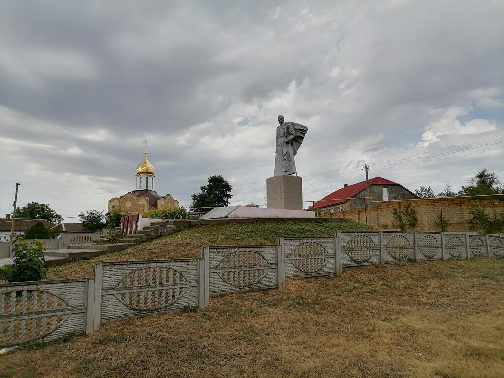 Anıt, heykel Воинам-односельчанам, погибшим в годы Великой Отечественной Войны, Rostovskaya oblastı, foto