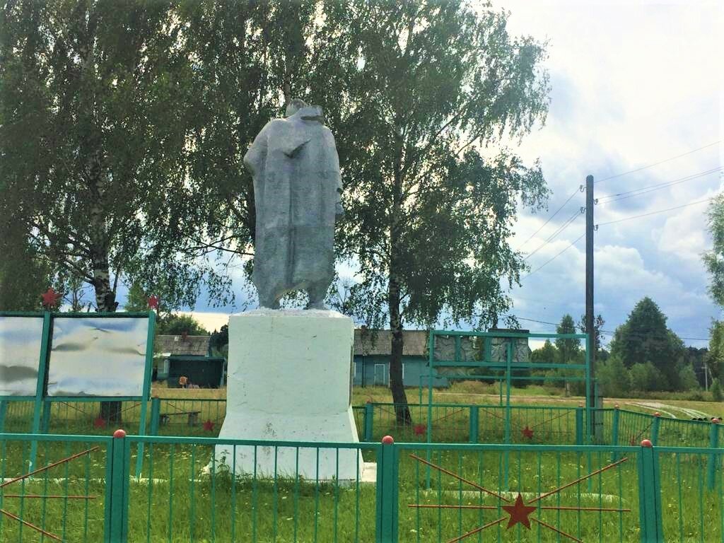 Anıt, heykel Воинам-землякам, не вернувшимся с войны, Kalujskaya oblastı, foto