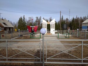Никто не забыт - ничто не забыто (Republic of Sakha (Yakutia), Suntarskiy ulus, selo Tuoydakh, ulitsa Ananyeva), anıt, heykel  Saha Cumhuriyeti'nden (Yakutistan'dan)