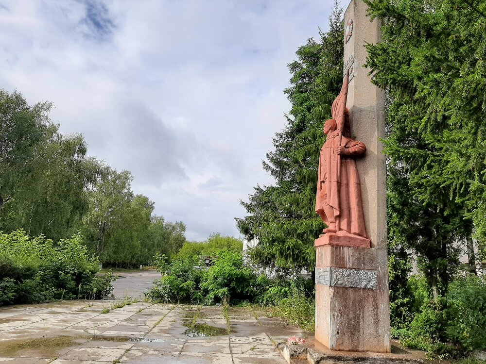 Anıt, heykel Советским солдатам, Korablino, foto