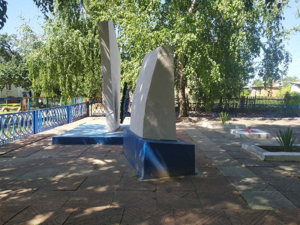 Anıt, heykel Павшим воинам, Rostovskaya oblastı, foto