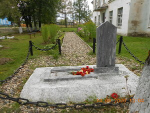 Воинам, павшим в годы Великой Отечественной войны (Pionerskaya ulitsa No:11, posyolok Loparevo), anıt, heykel  Kostromskaya oblastından