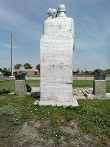Землякам-героям 1941-1945 гг. (Chelyabinsk Region, Nagaybakskiy rayon, Kulikovskoye selskoye poseleniye, posyolok Astafyevskiy, Sovetskaya ulitsa), anıt, heykel  Çeliabinskaya oblastından