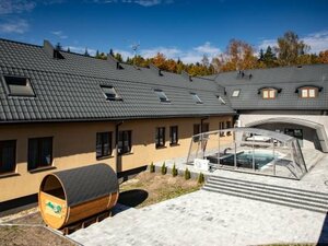 Hotel Paradiso (Swietokrzyskie Voivodeship, Powiat Skarżyski, Suchedniów, ulica Harcerska), otel  Suchedniow'dan