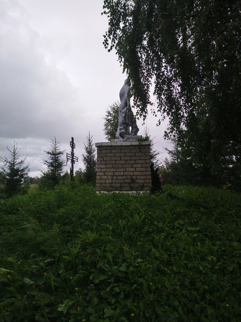 Anıt, heykel Братская могила, Kalujskaya oblastı, foto