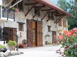 Les Grands Champs (Auvergne-Rhône-Alpes, Savoie, Arrondissement de Chambéry, D921), otel